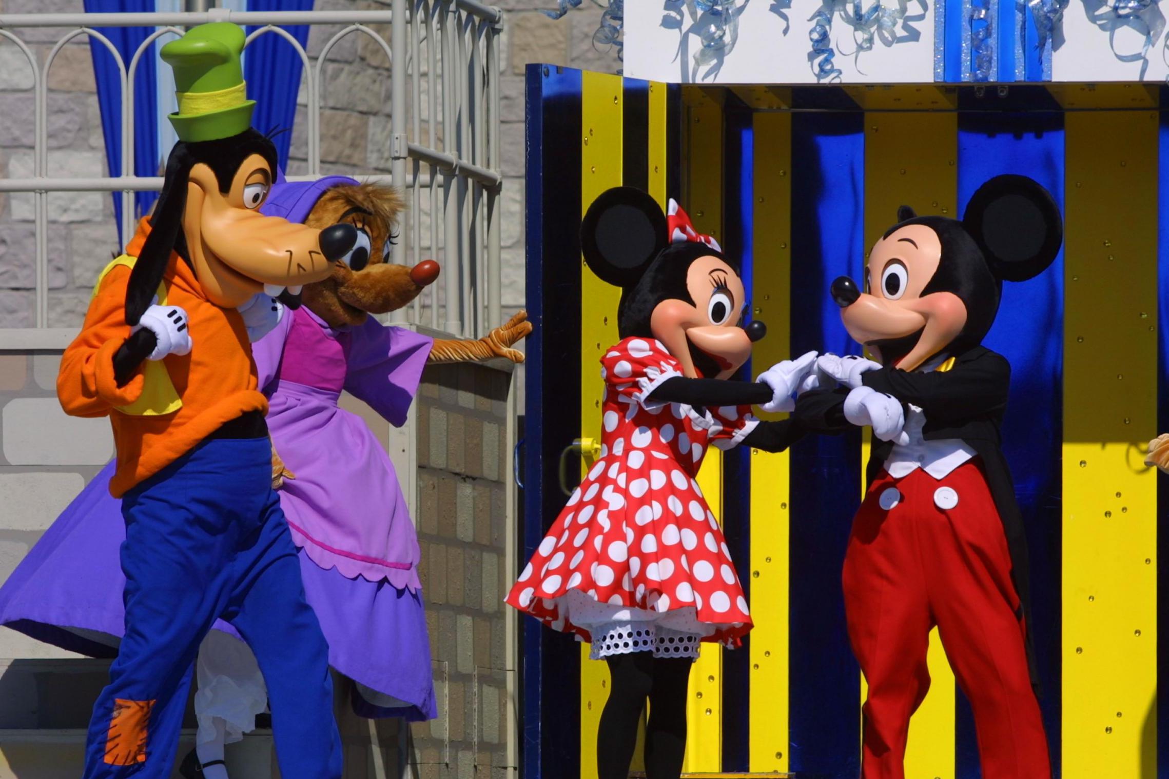 A former Goofy answered questions on the internet and it will destroy ...