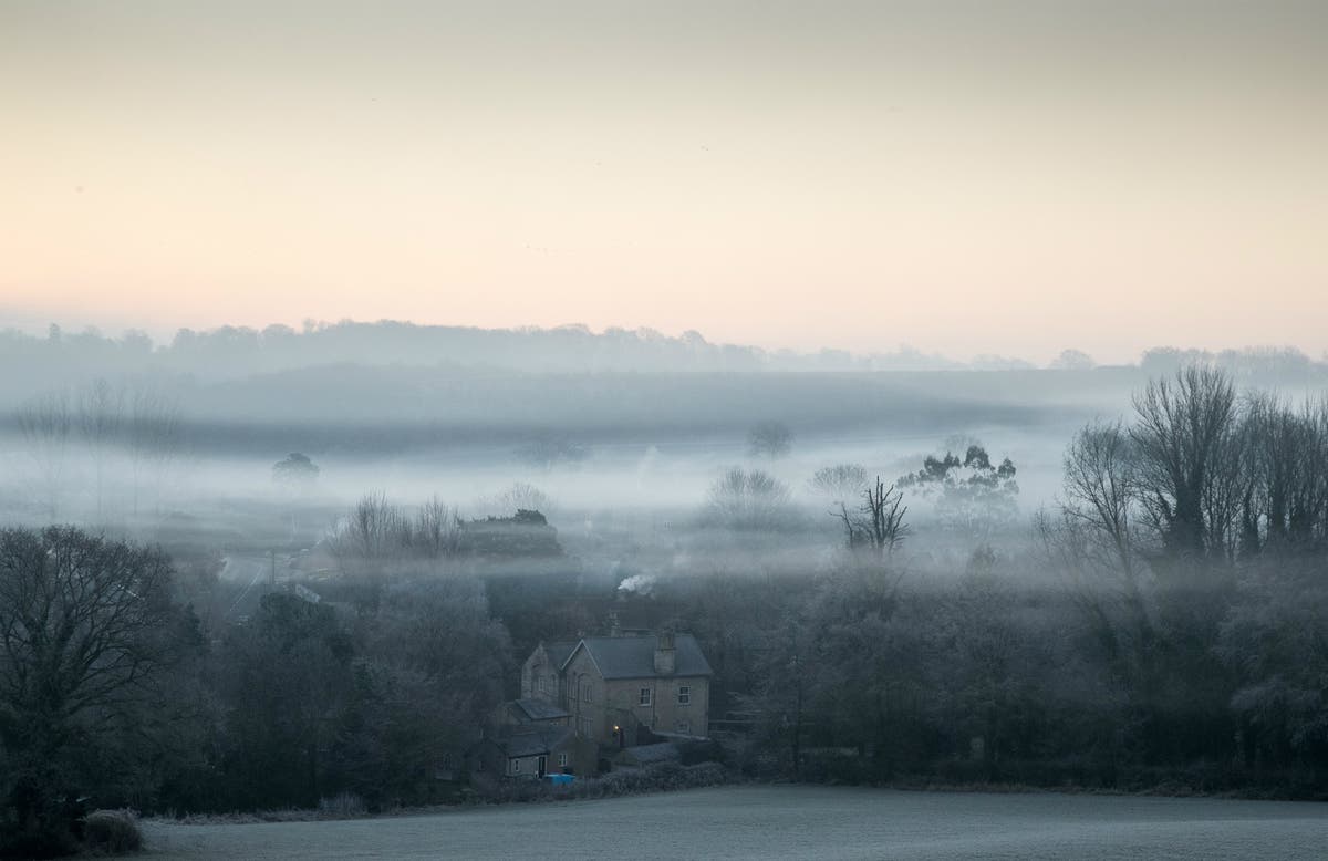 Met Office issues weekend weather warning as freezing fog to sweep UK ...