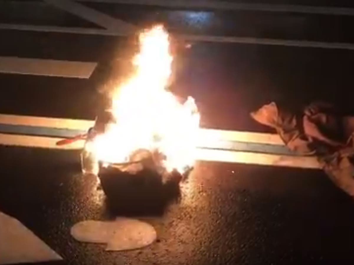 Anti-Donald Trump protester ‘tries to set himself on fire’ outside ...