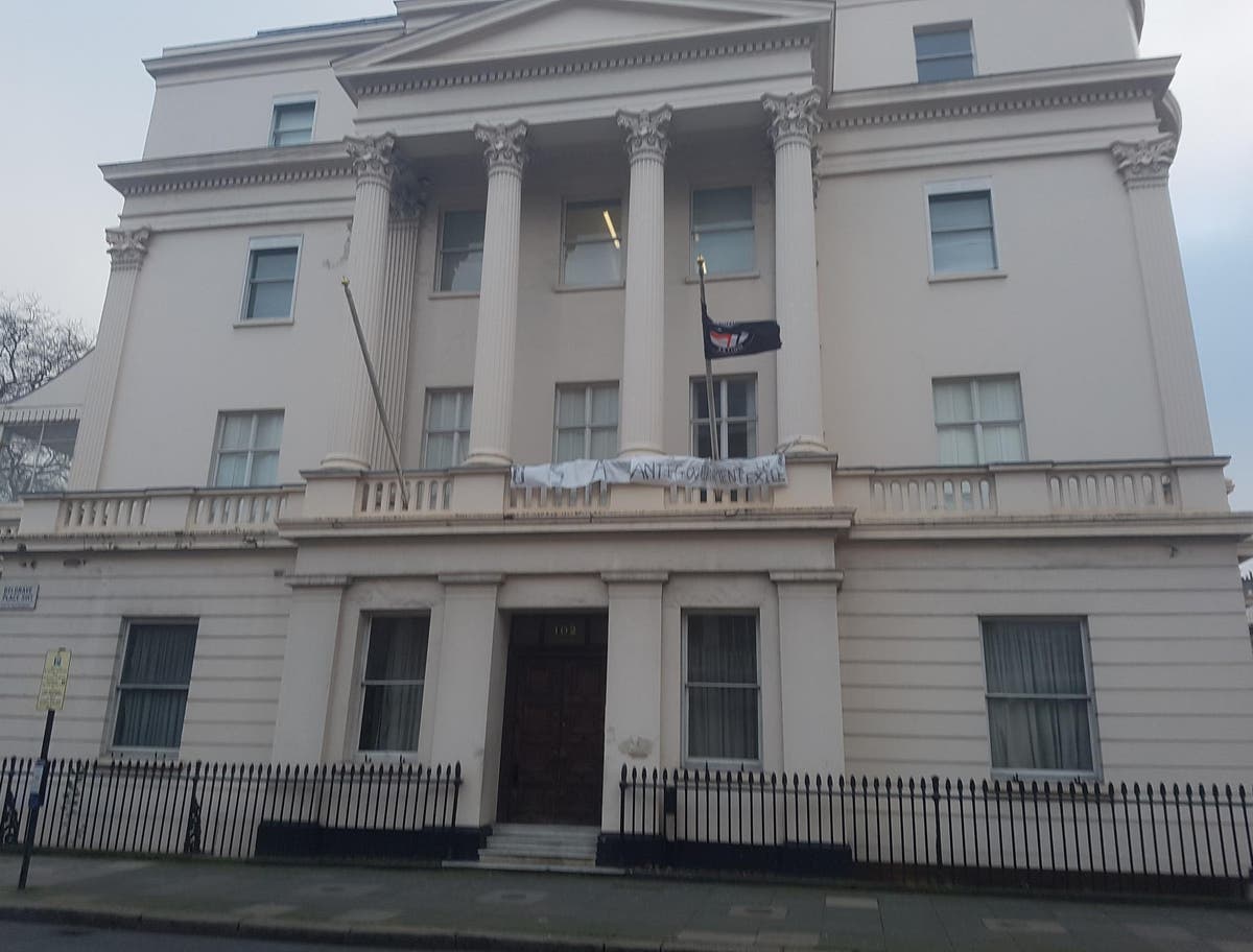 Anarchist squatters take over £15m London mansion owned by Russian ...