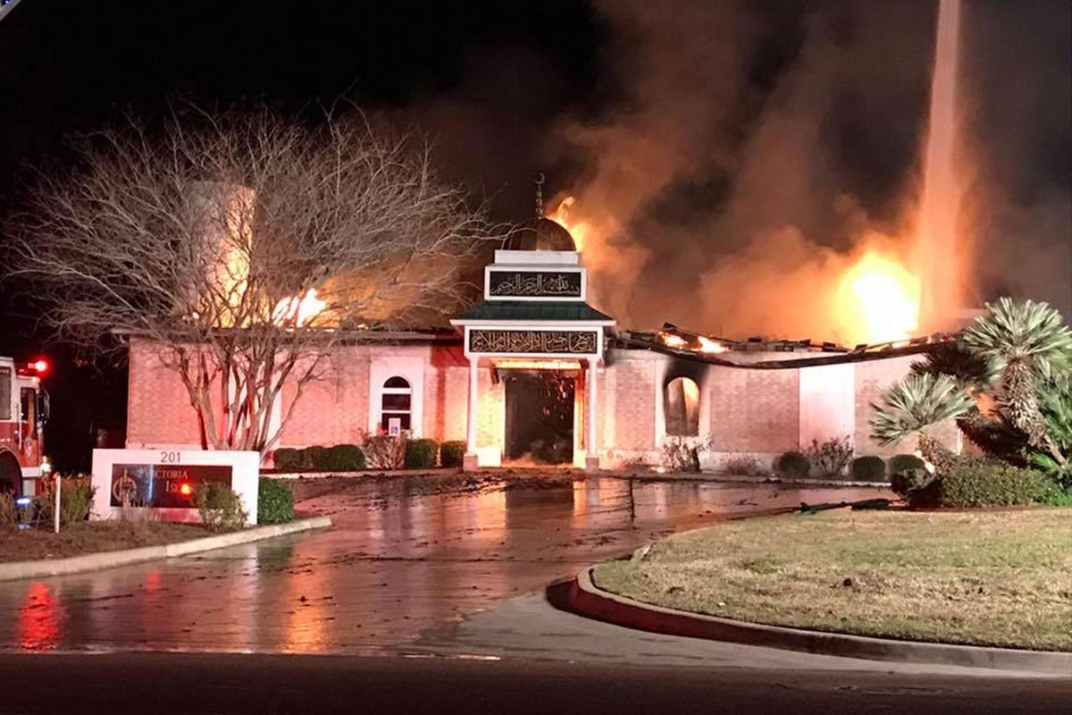Jewish people give Muslims key to their synagogue after town's mosque ...