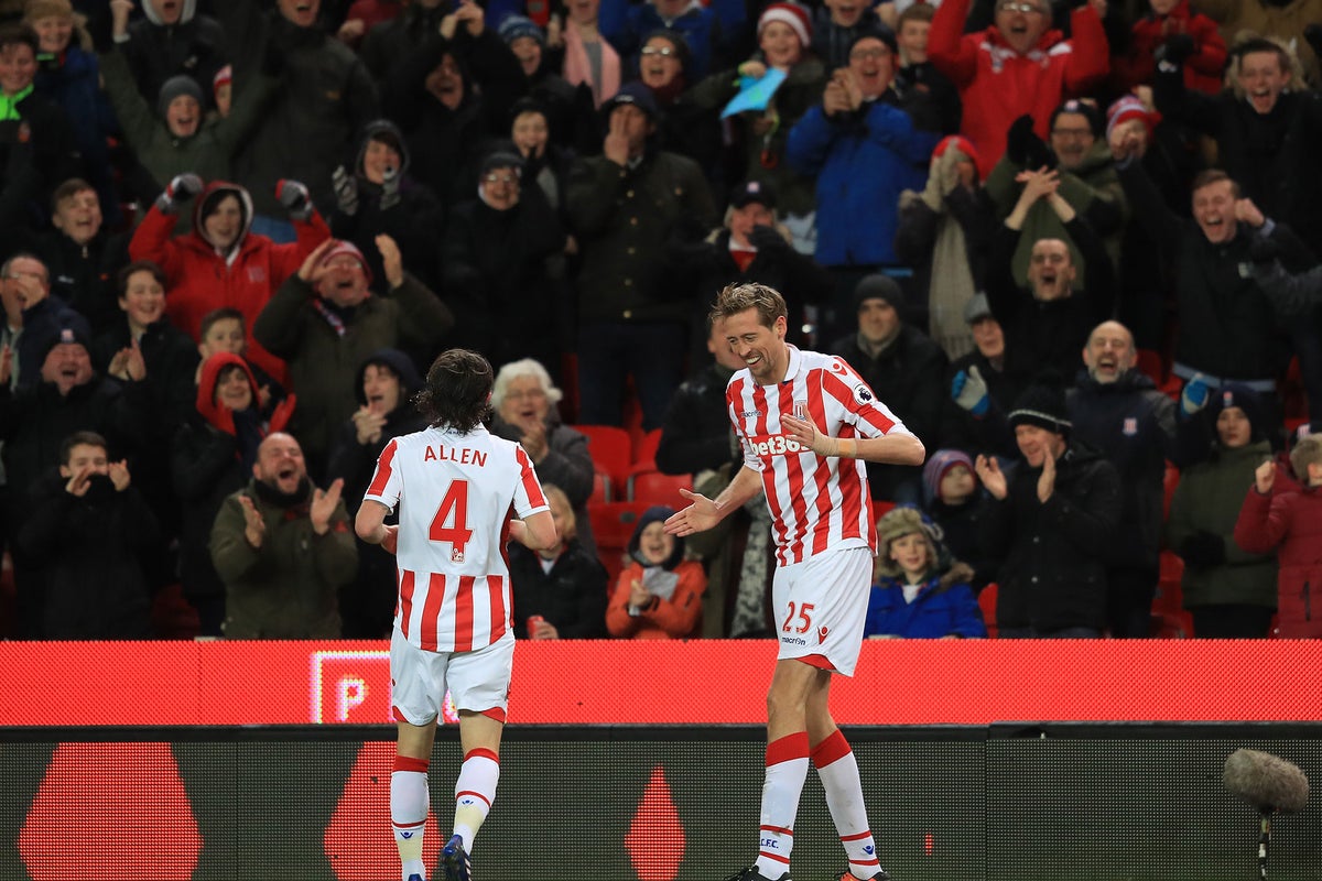 Peter Crouch reaches Premier League milestone as Stoke and Everton see ...