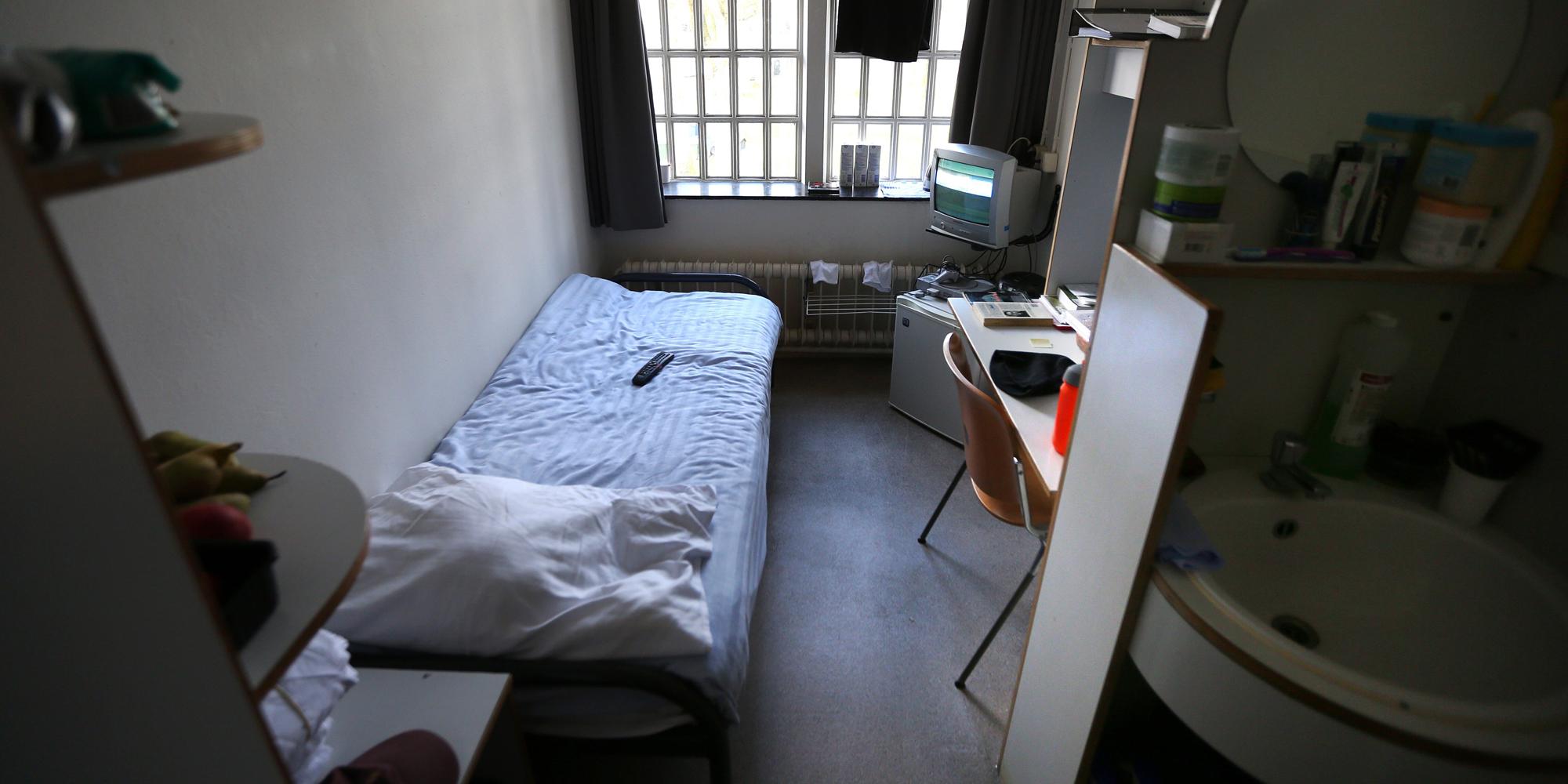 The Dutch government keeps shutting prisons because they don't have ...