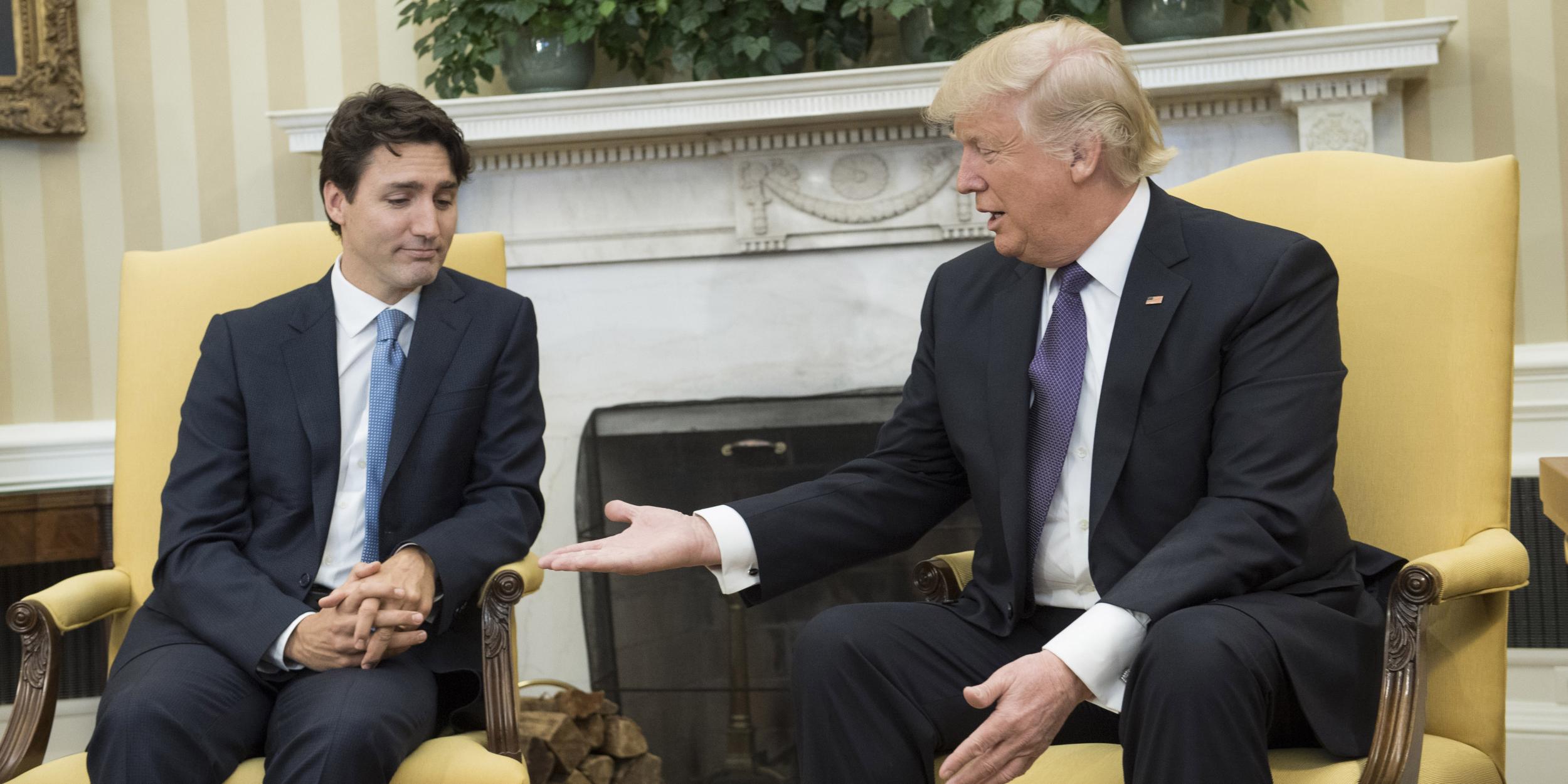 Justin Trudeau's face when shaking Trump's hand speaks for the world ...