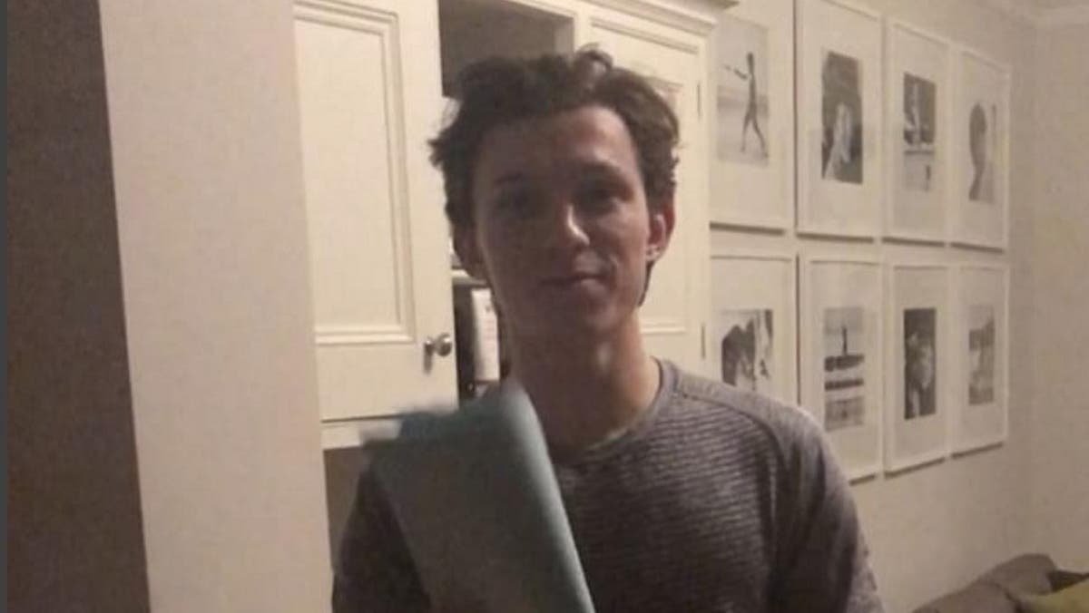 Avengers Infinity War Tom Holland Burned His Script After Forgetting