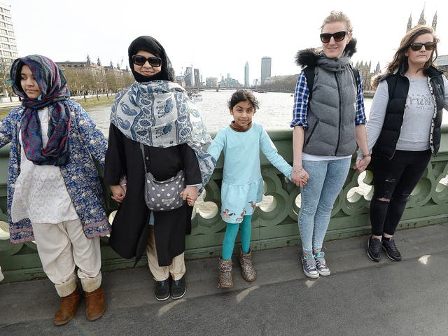 Muslim women stand 'in solidarity' with London terror attack victims on ...