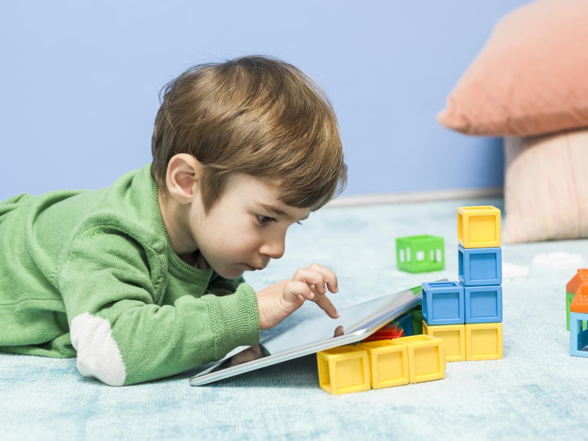 Touchscreen use by toddlers linked to poor sleep patterns | The ...