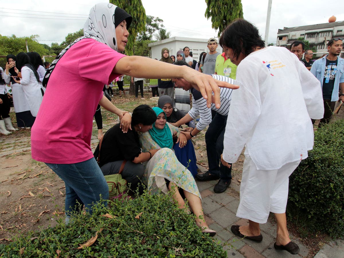 Thailand explosion: Video shows moment blast rocks Thai shopping centre ...