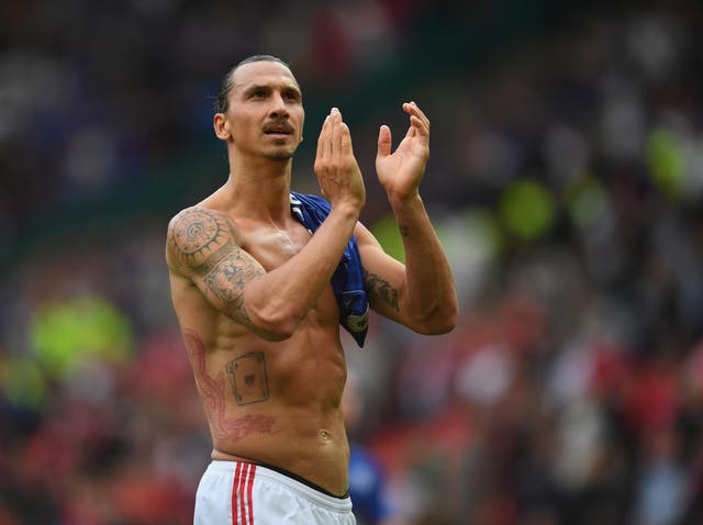 Zlatan Ibrahimovic gives knee surgeon a signed Manchester United shirt ...