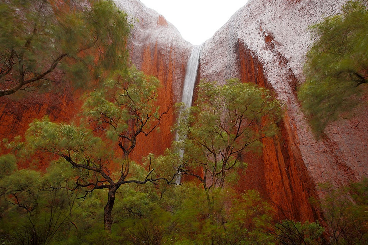 Tourists spot rare phenomenon of Uluru waterfalls | The Independent