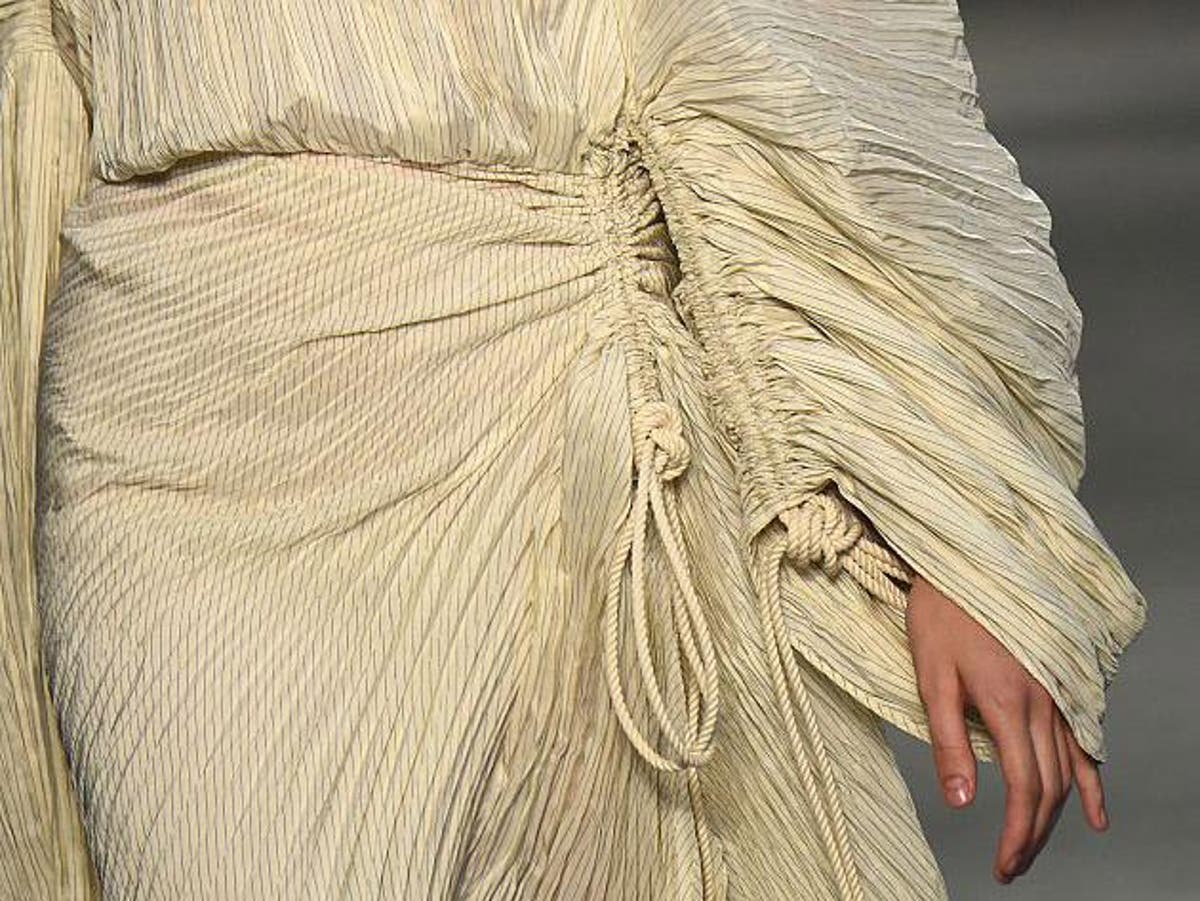 On The Pull: How To Wear This Season’s Drawstring Trend | The 