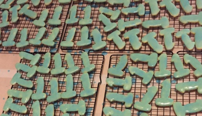Mother accidentally makes incredibly NSFW cookies for child's first ...