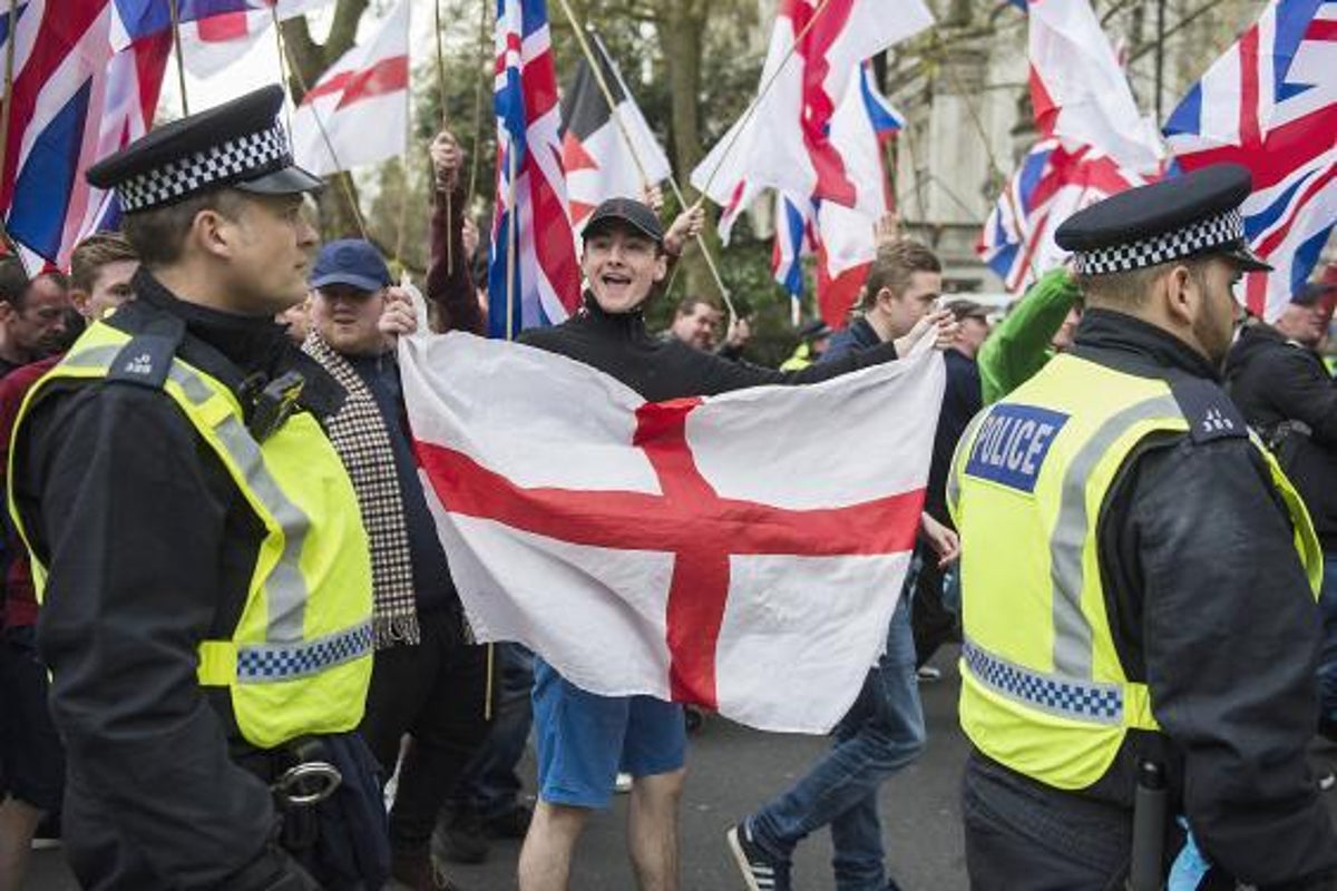 EDL demonstrators moved to side street after being heavily outnumbered ...