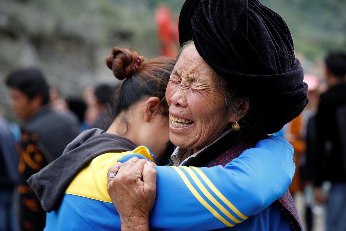 Chinese villagers return to mourn dead after devastating landslide ...