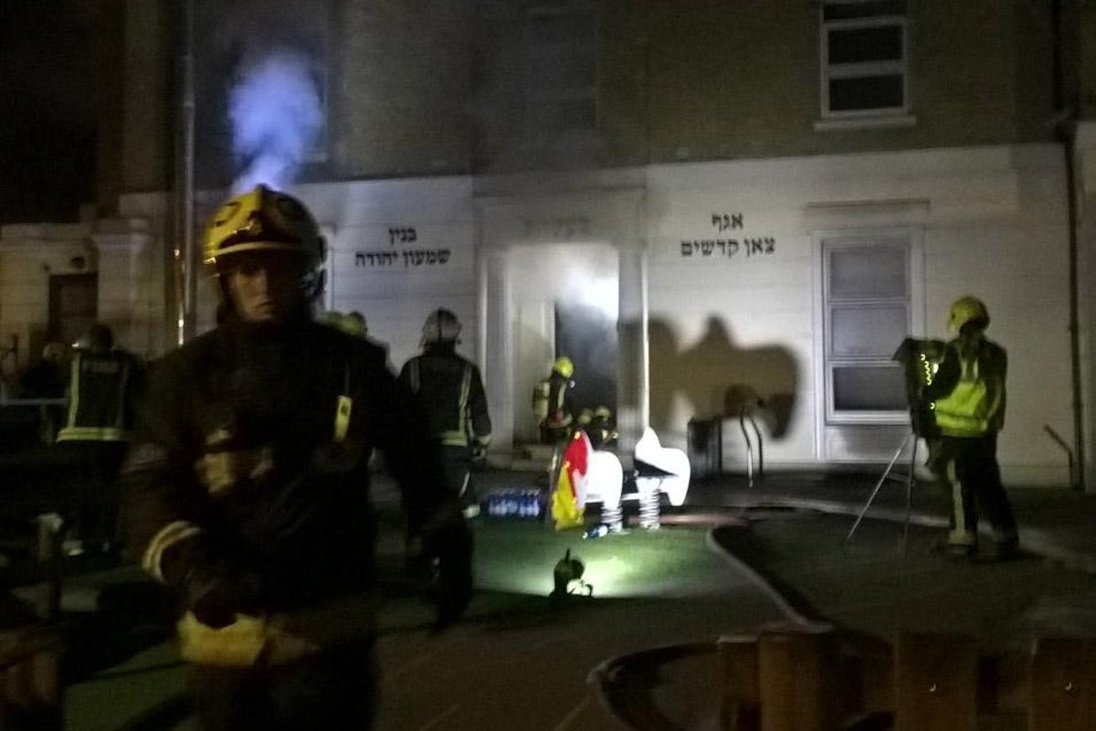 Almost 100 firefighters battle blaze at Jewish faith school in Hackney ...