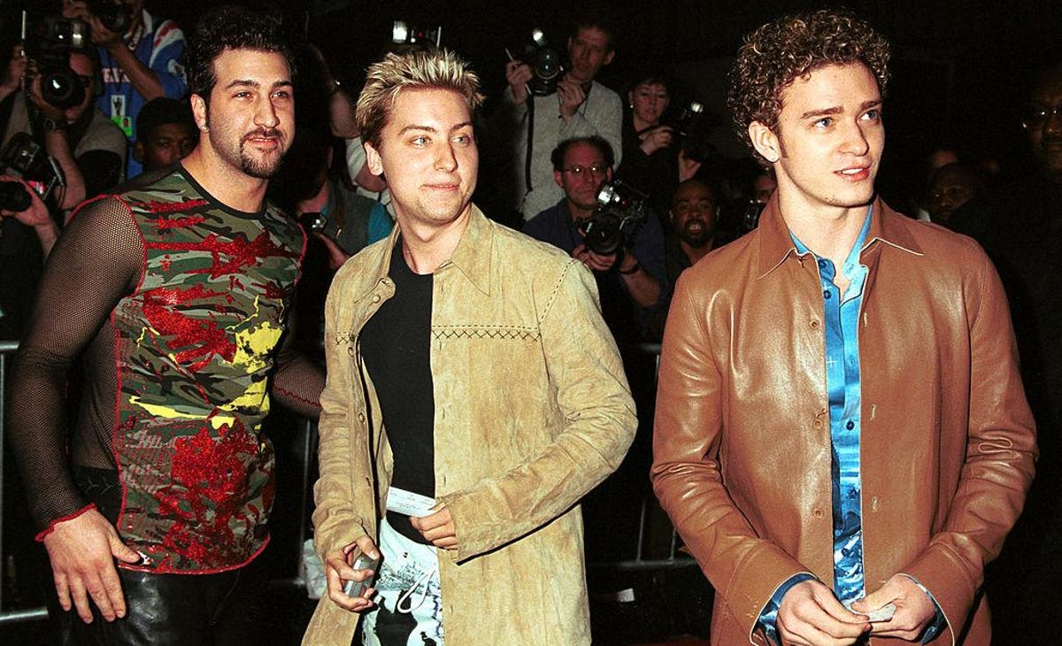 Frosted tip hair highlights for men are the latest 90s trend to make a ...