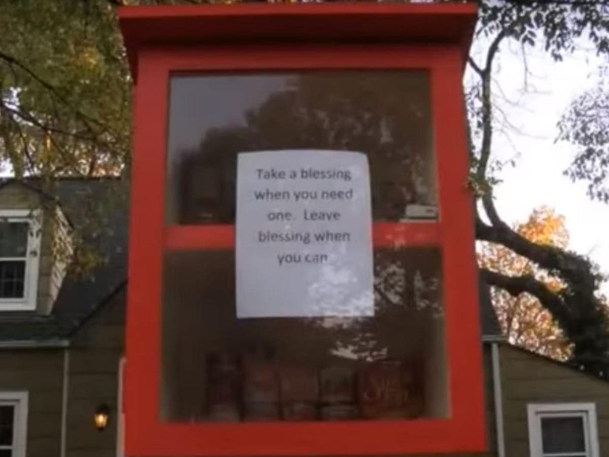 Man builds mini 'food bank' on front lawn for those in need | The ...