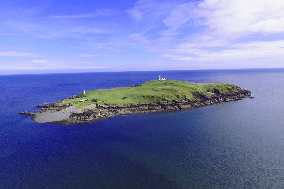 Little Ross: Scottish lighthouse island goes on sale for £325,000 | The ...