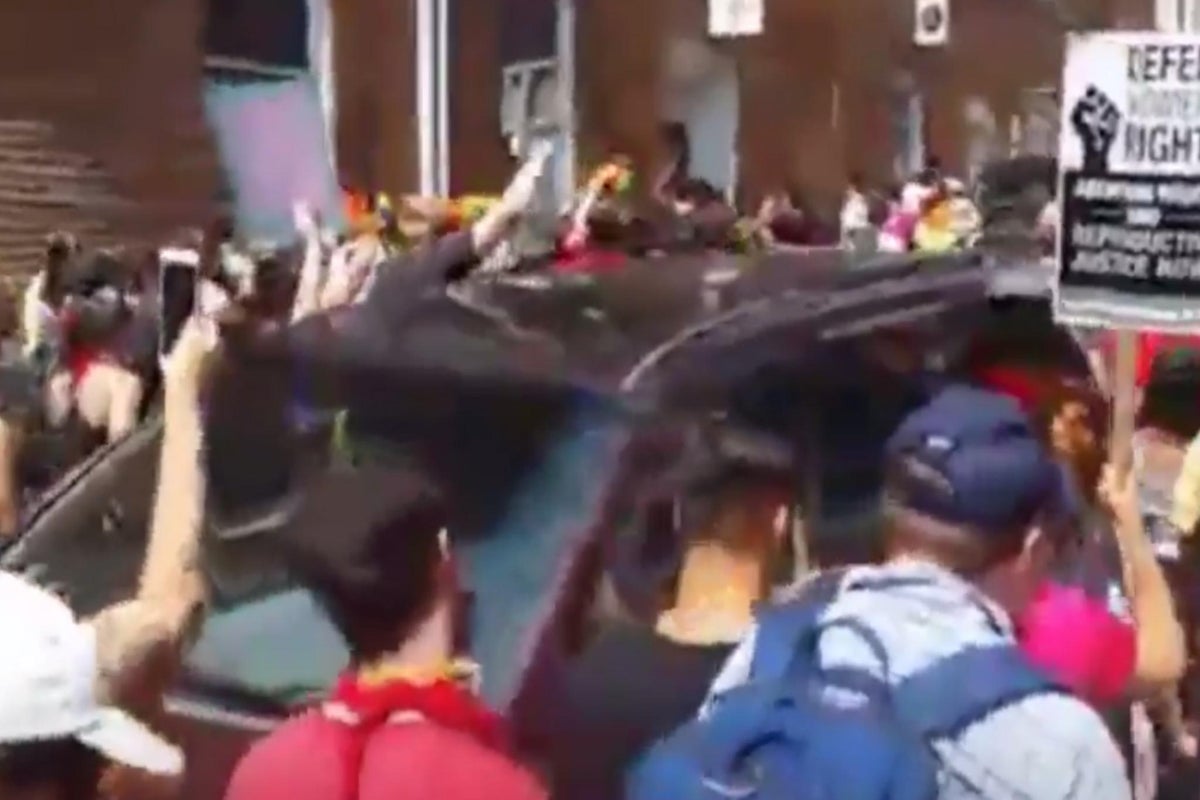 Virginia white supremacist rally: One dead as car hits crowd of anti ...
