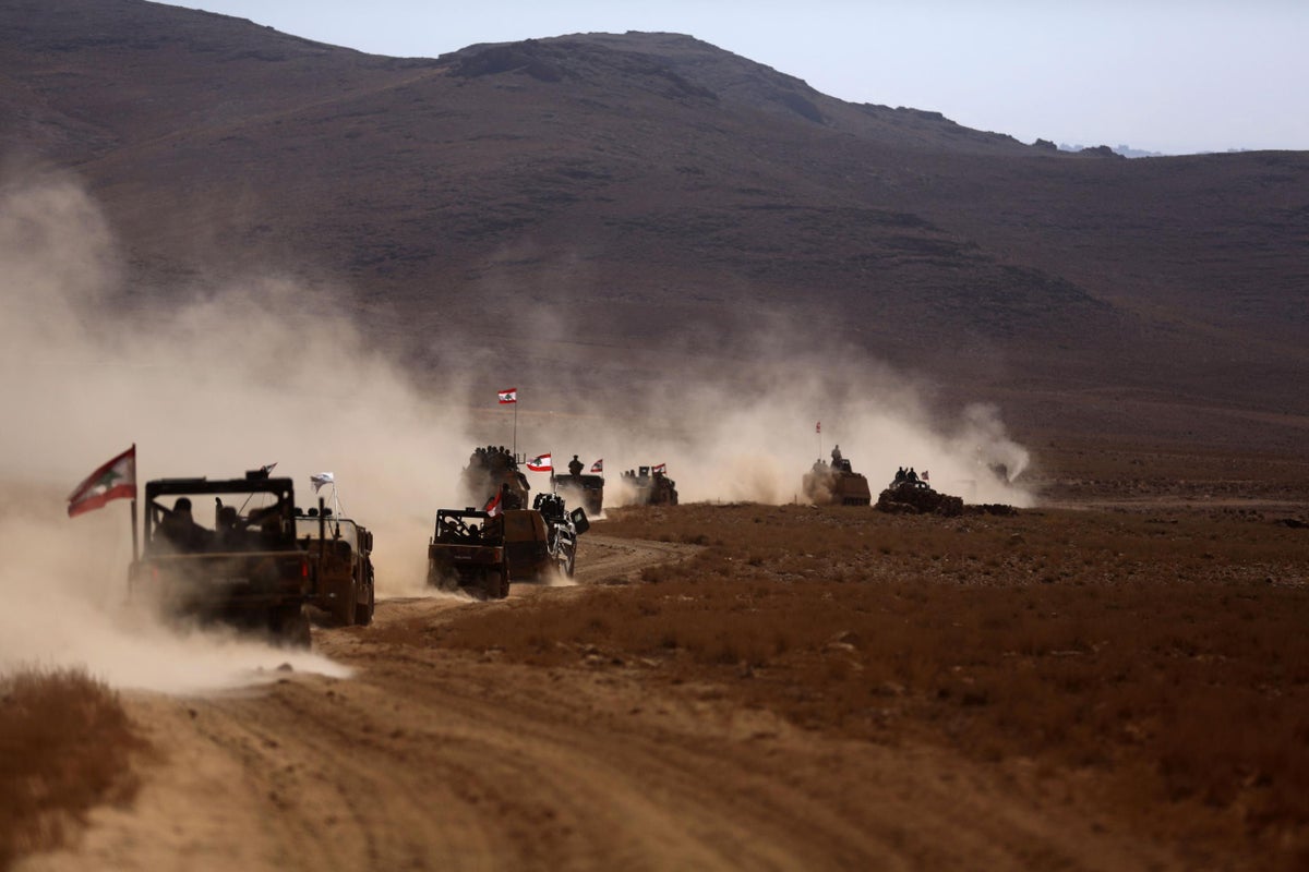 Isis convoy 'escape in civilian vehicles' after US-led coalition bombs ...