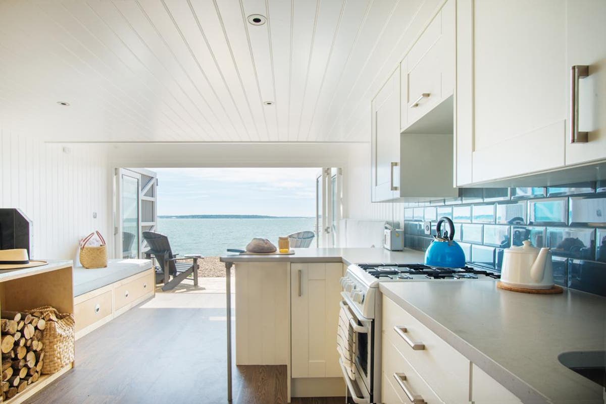 This eco beach hut is the UK's most luxurious waterfront hideaway | The ...
