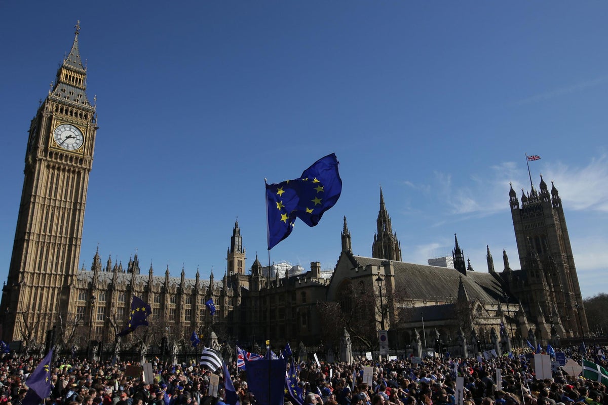Brexit referendum: Thousands back second vote on EU withdrawal | The ...