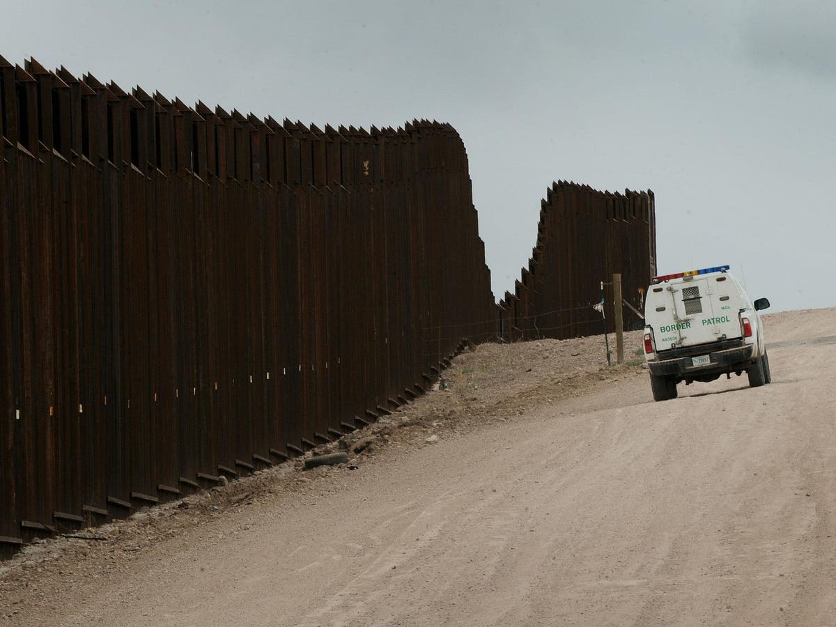 US-Mexico border wall: Construction begins on prototypes for Donald ...