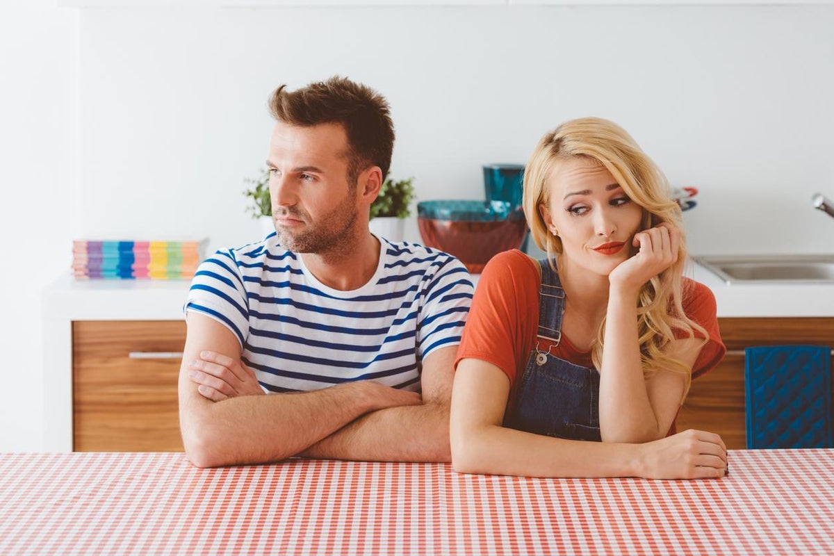How to tell if someone is lying, according to a body language expert ...