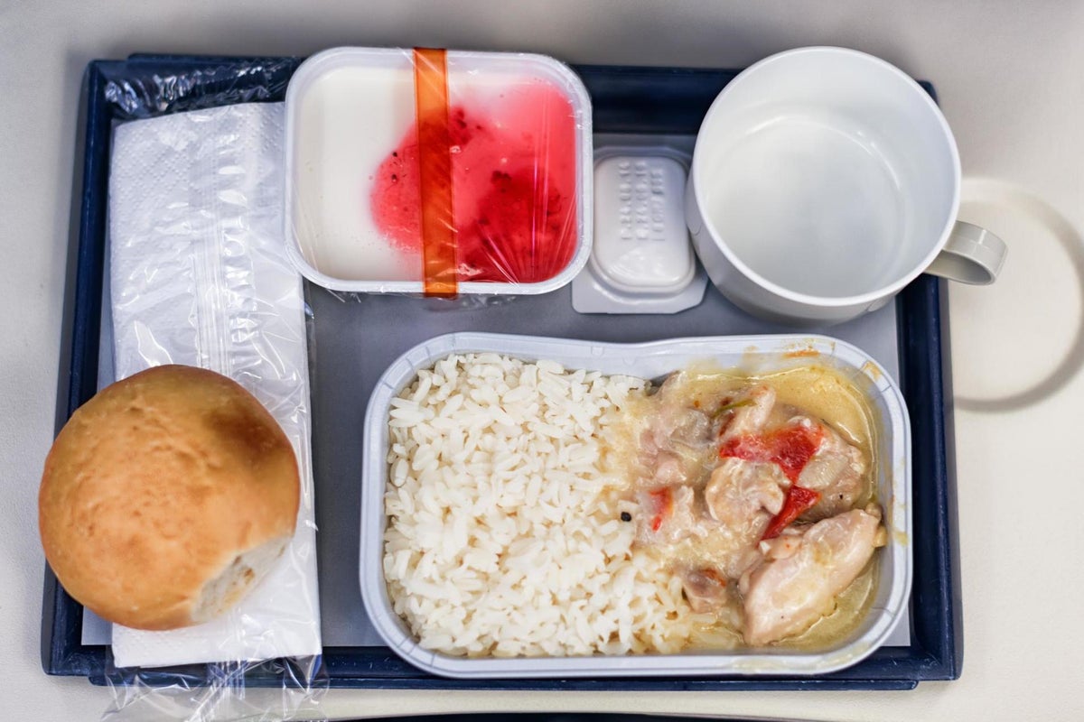 Only two things you should eat on a plane revealed | The Independent ...