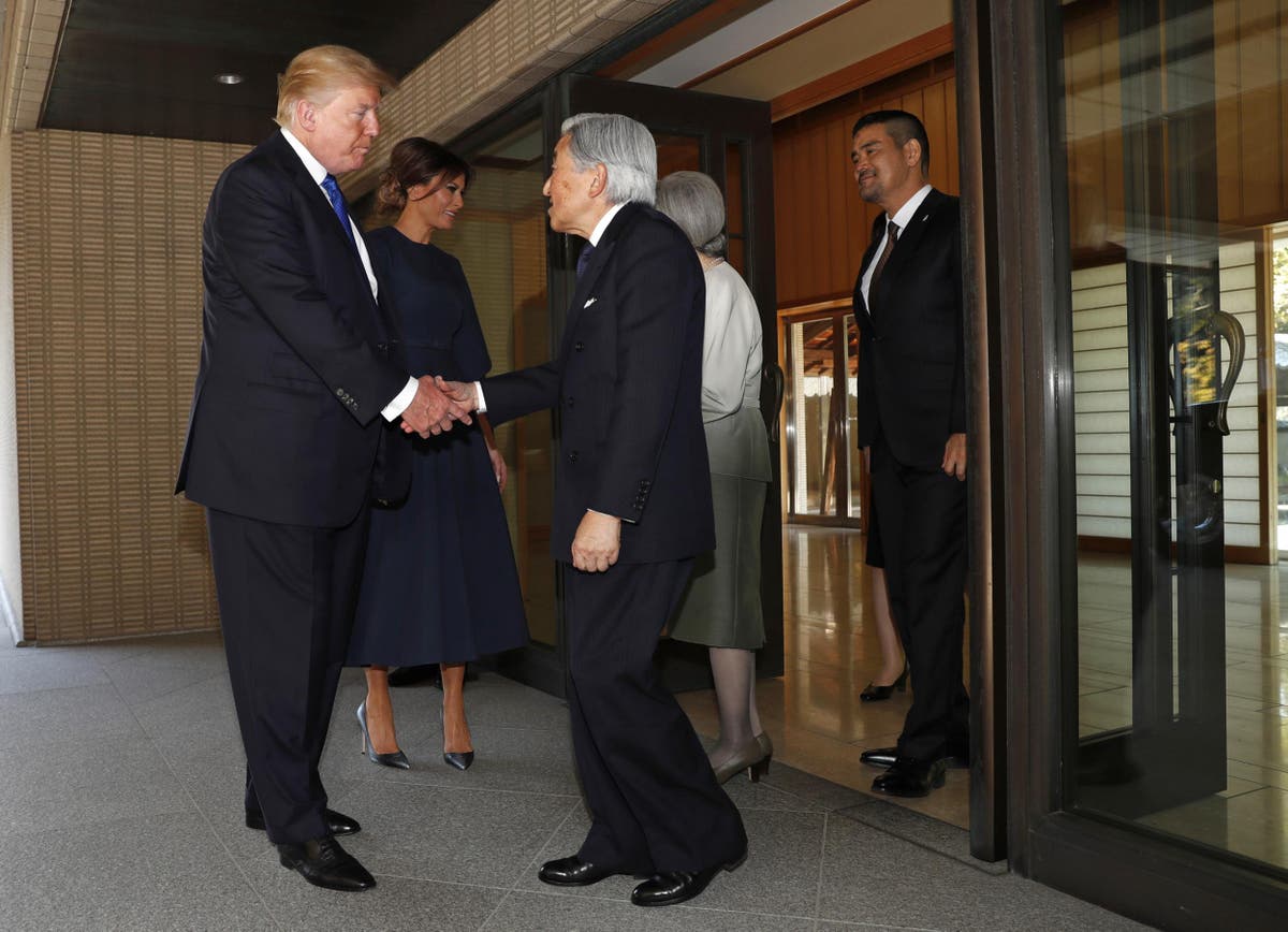 Donald Trump greets Japanese Emperor Akihito without bowing | The ...