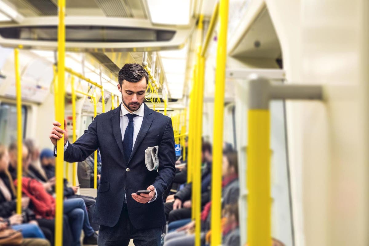 Scientists analysed photos we take on the tube and found a disturbing ...