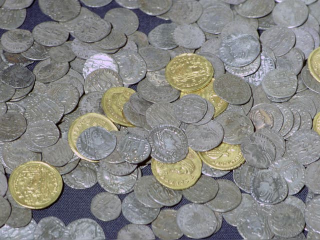 Real-life detectorists: The metal hunters who are digging up a treasure ...