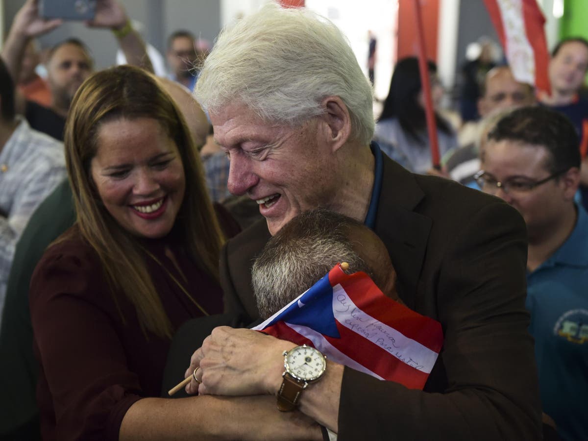 Hurricane Maria: Bill Clinton personally hands out supplies in Puerto ...