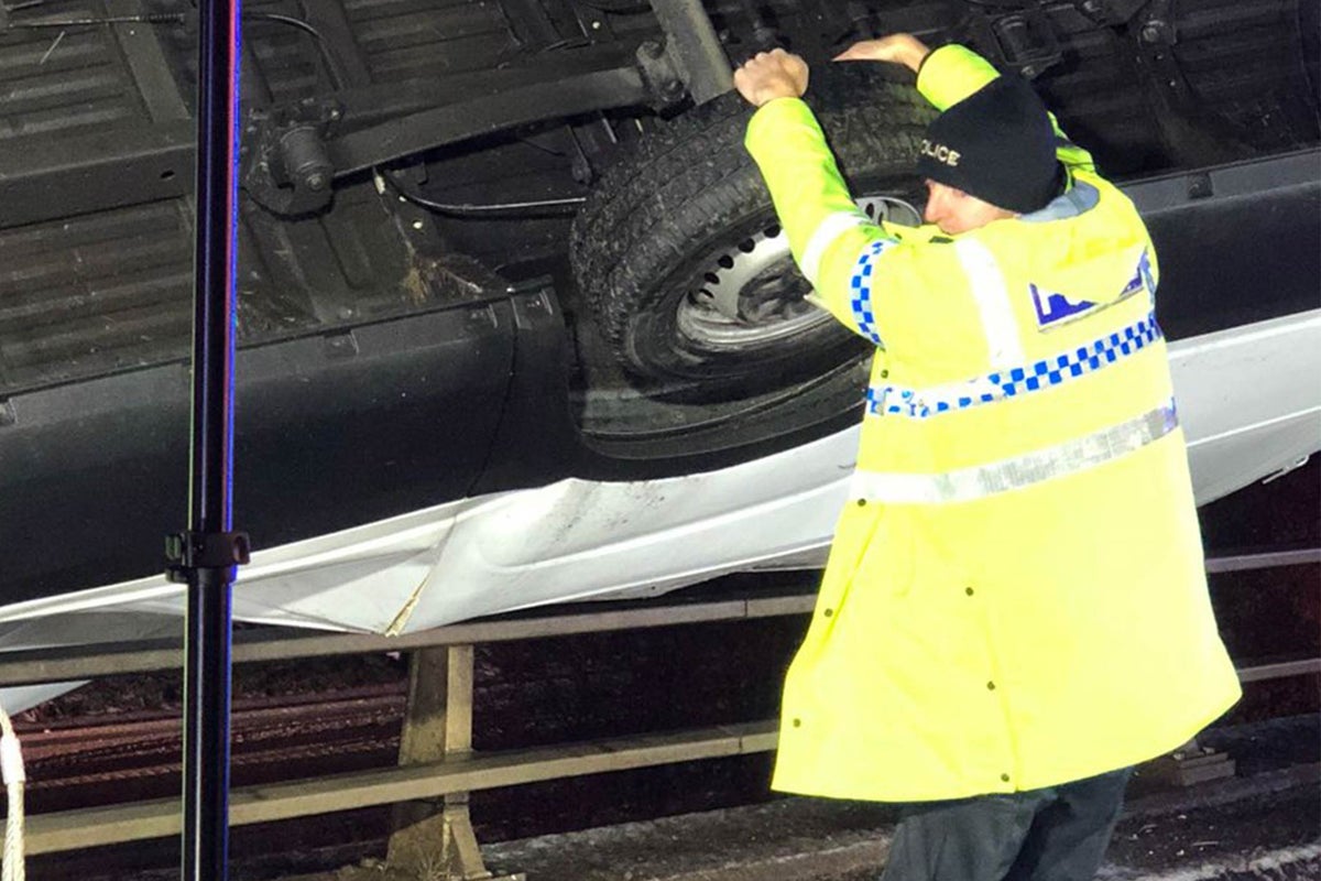 'Superman' police officer holds on to van to stop it falling off bridge ...