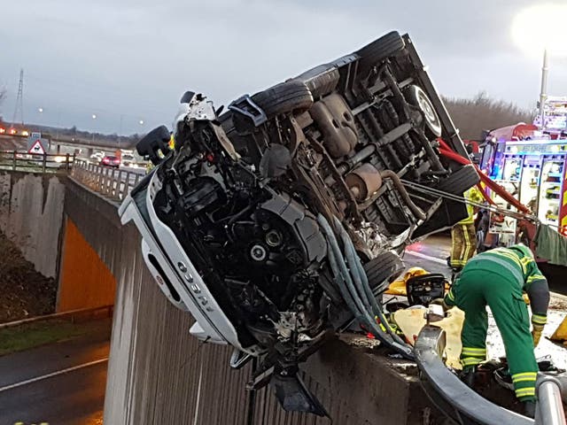 'Superman' police officer holds on to van to stop it falling off bridge ...