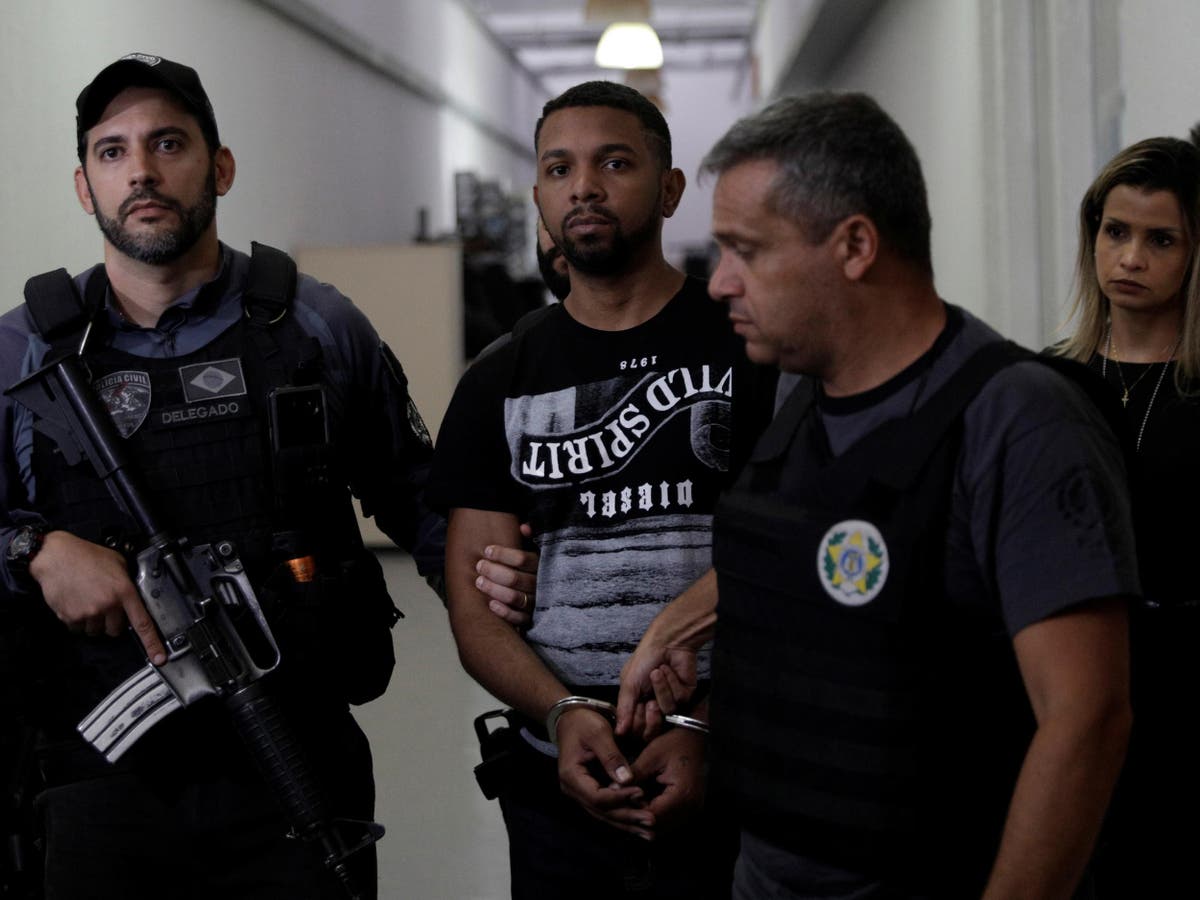 Brazilian police pose for selfies with gang boss accused of drug ...