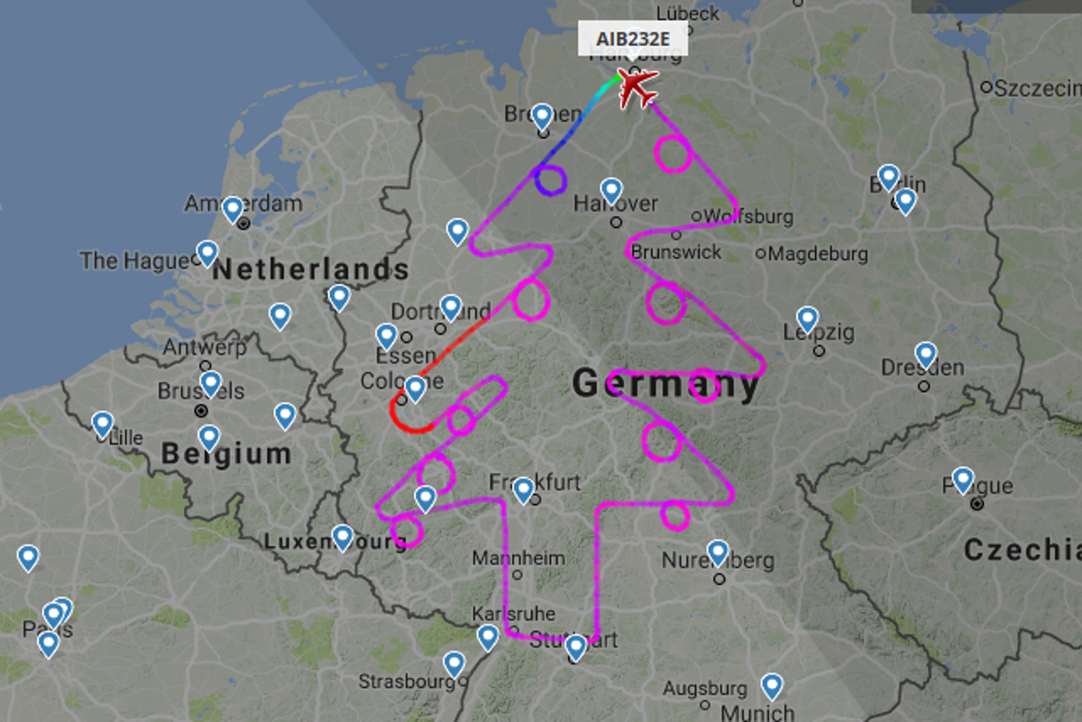 Airbus A380 draws Christmas tree in the sky during test flight over ...