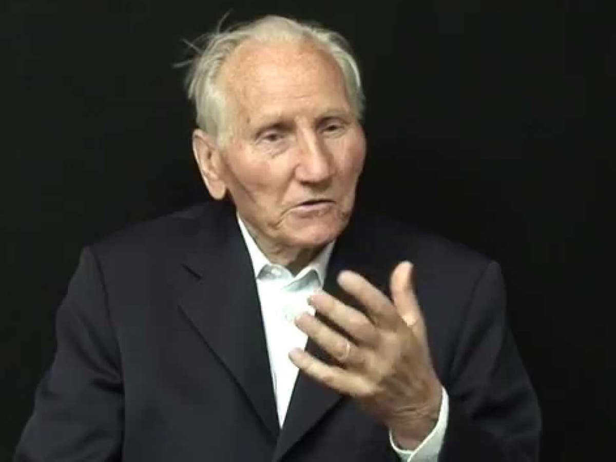 Kazimierz Piechowski: Auschwitz survivor who posed as an SS guard and ...