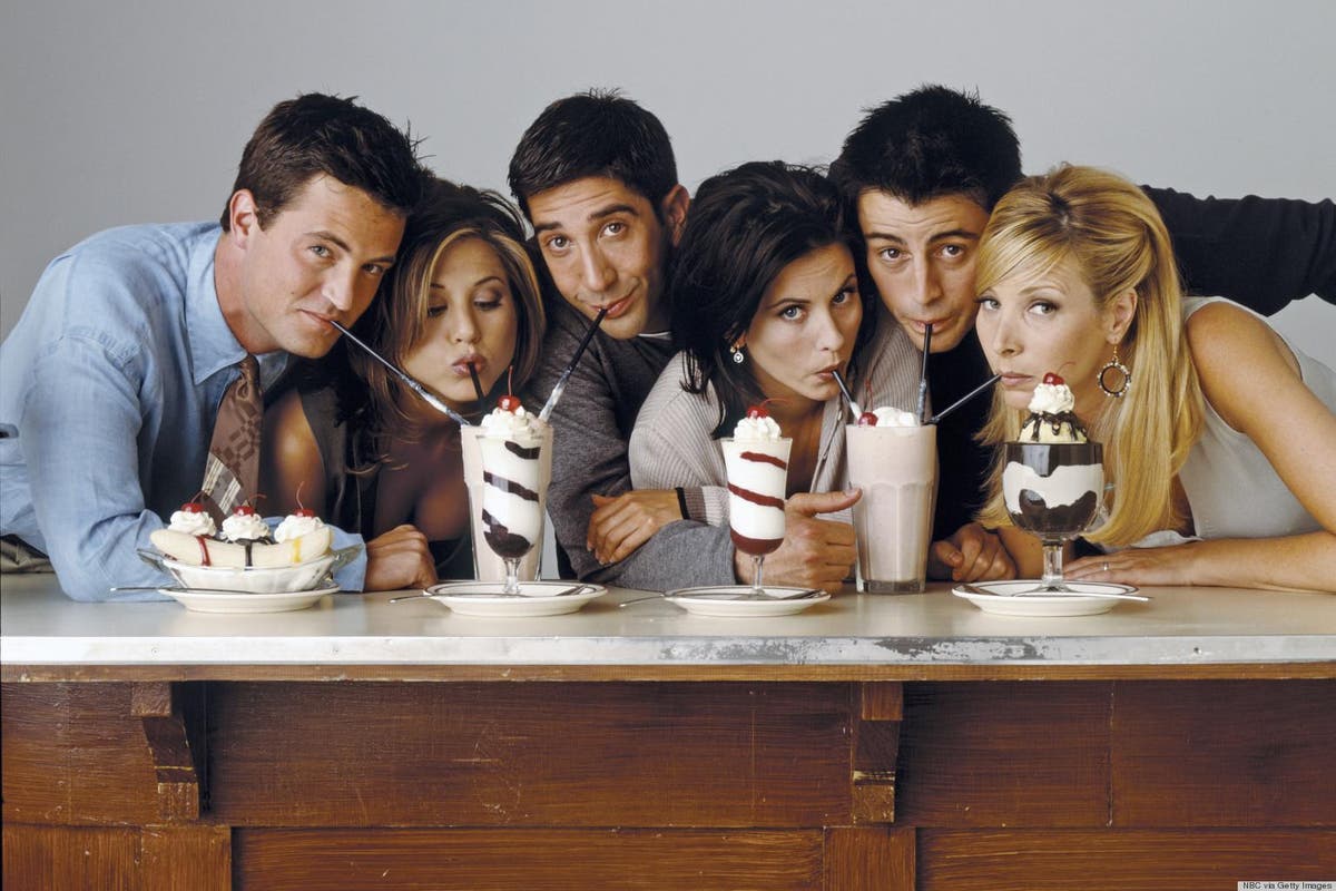Friends director defends show from critics, saying it's 'aged really ...