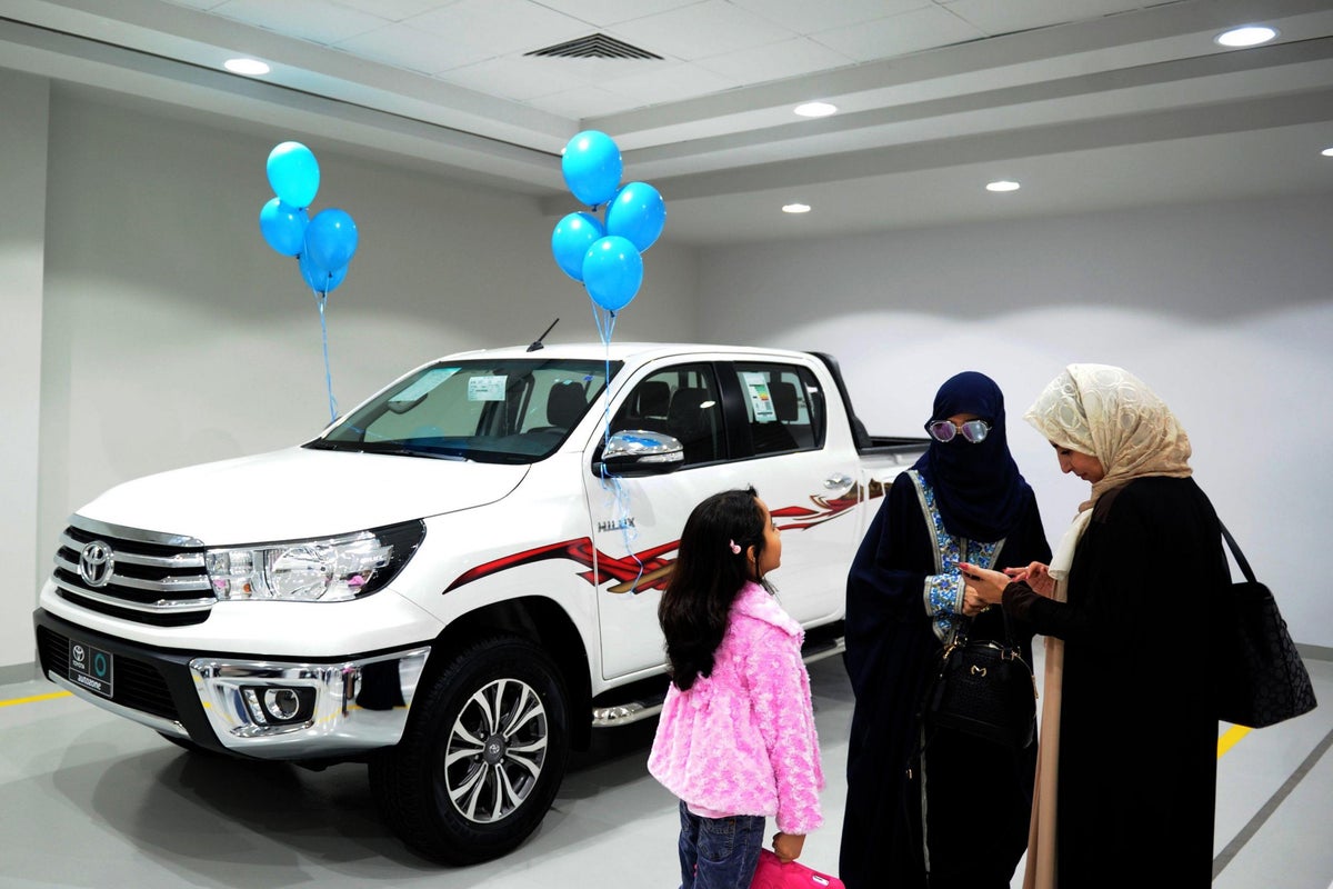 Saudi Arabia unveils first women-only car exhibition after driving ban ...