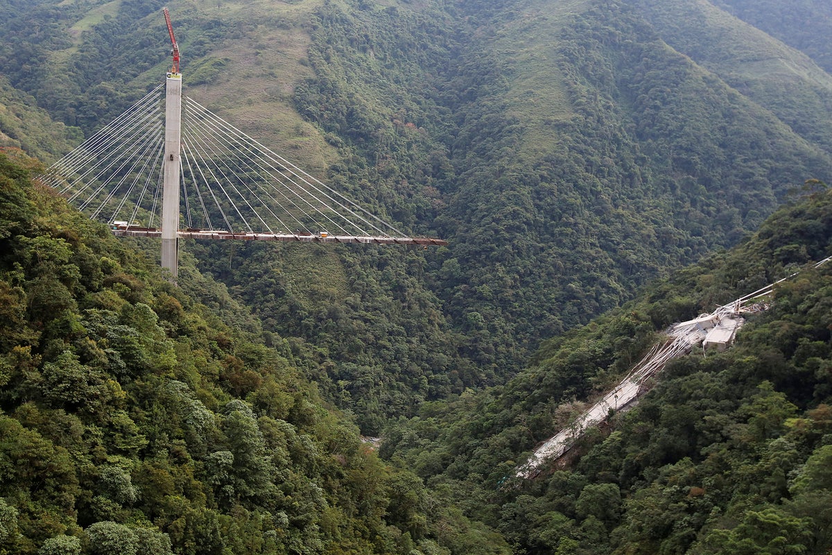 Colombian suspension bridge collapse kills nine workers and injures ...