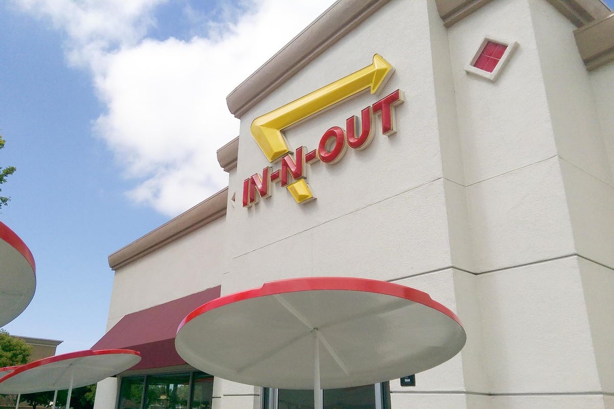 In-N-Out Burger pay branch managers more than $160,000 a year, reveals ...