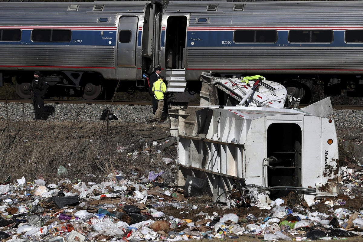 Stephen King apologises for saying fatal crash involving train full of ...
