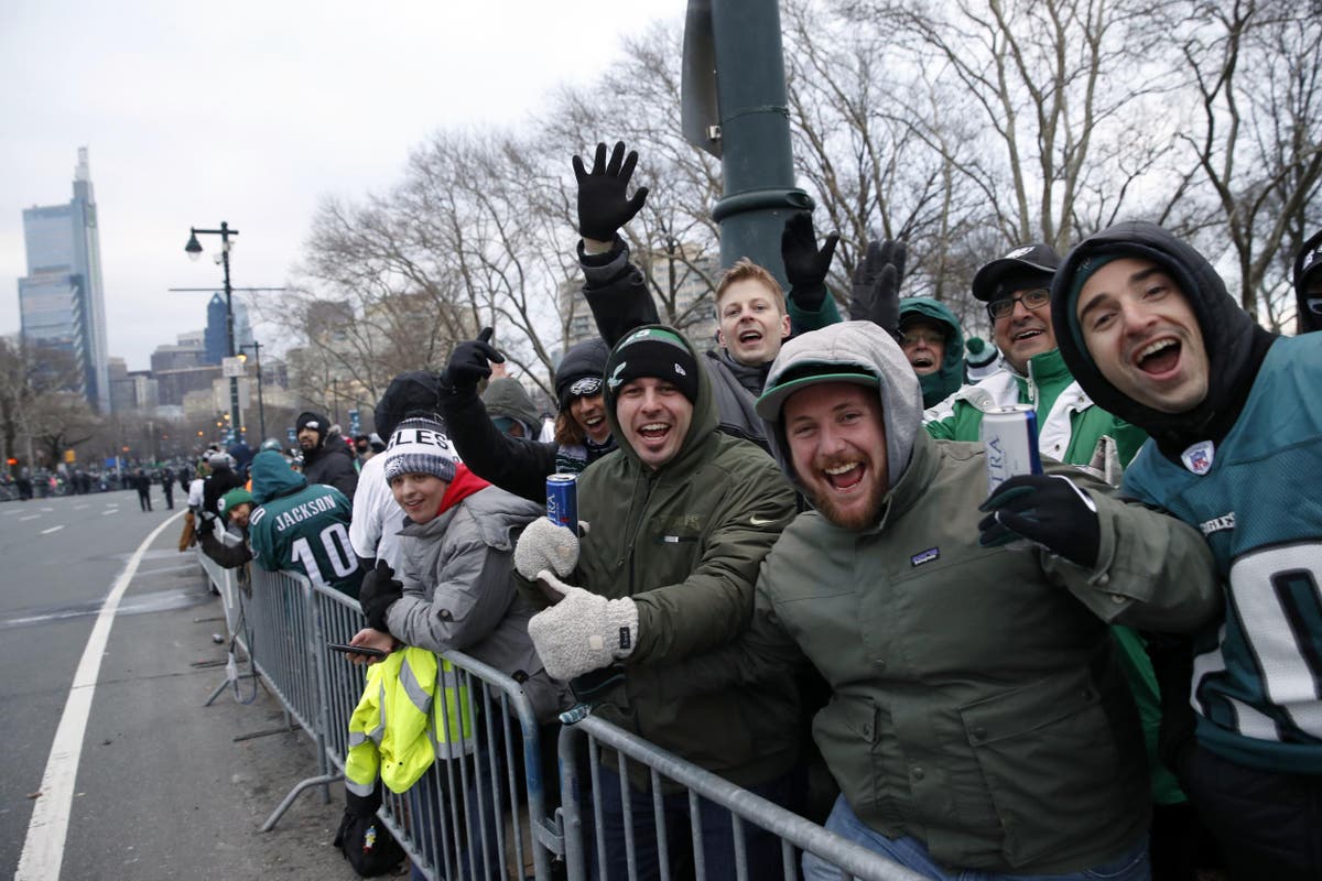 Philadelphia Eagles Parade: Fans crowd frigid streets to celebrate city ...