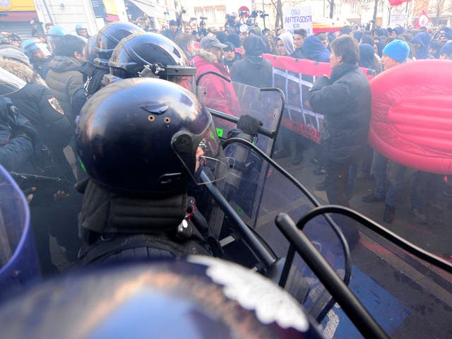 Italy election: Anti-fascist and far-right protesters clash in campaign ...