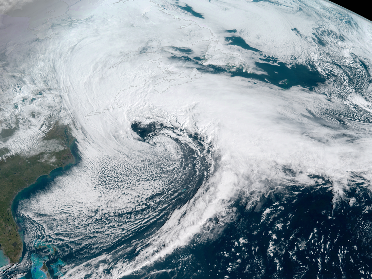 Fierce storm bearing down on northeast US states brings hurricane-force ...