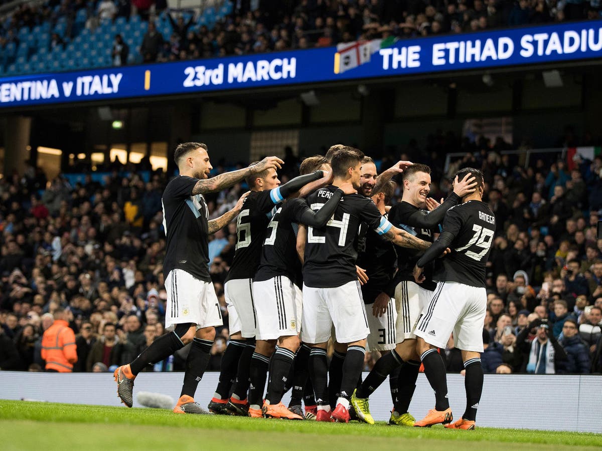Ever Banega and Manuel Lanzini break Italy's resistance to hand ...