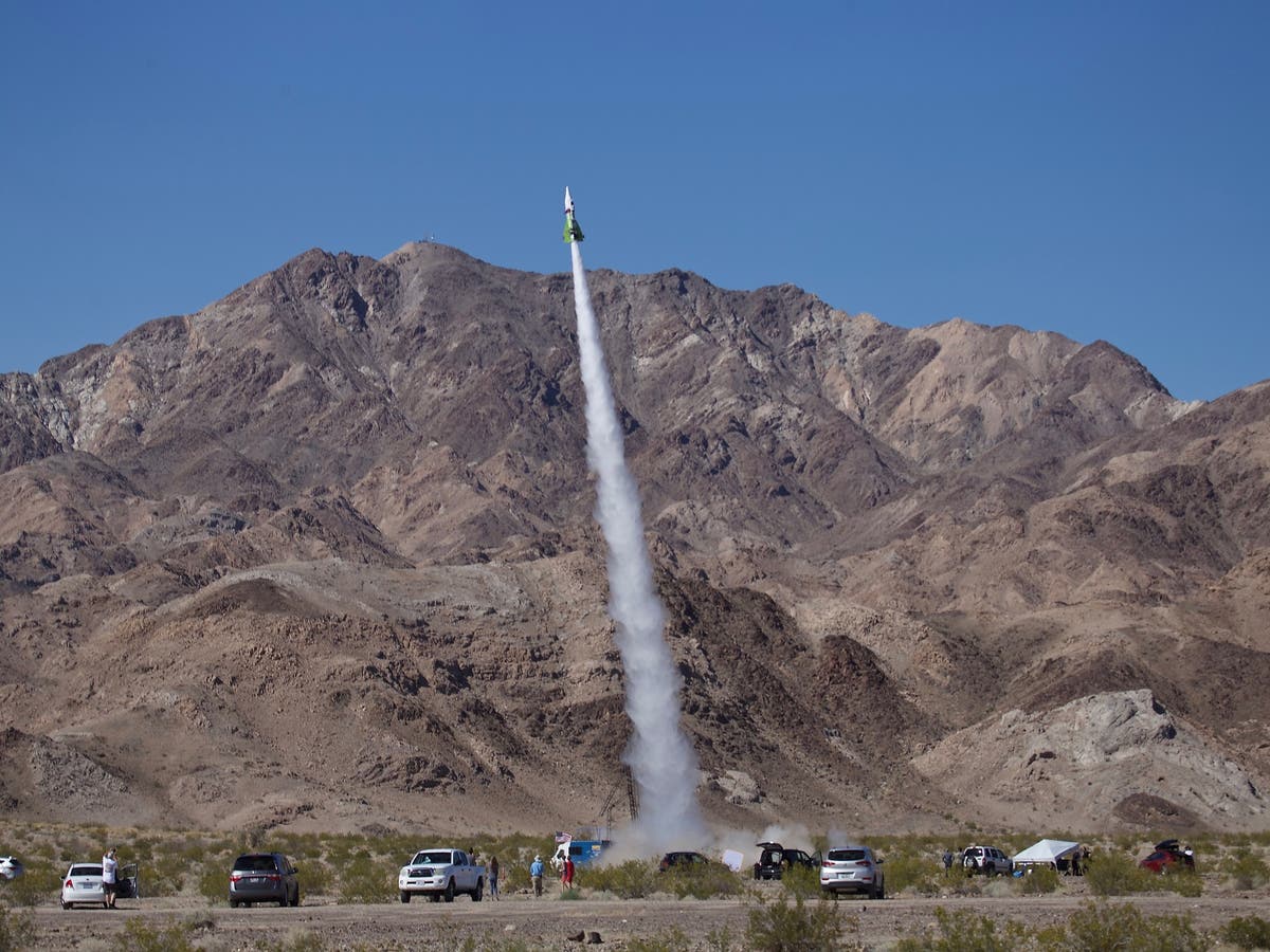 Flat-earther blasts off in homemade rocket in bid to reassure himself ...