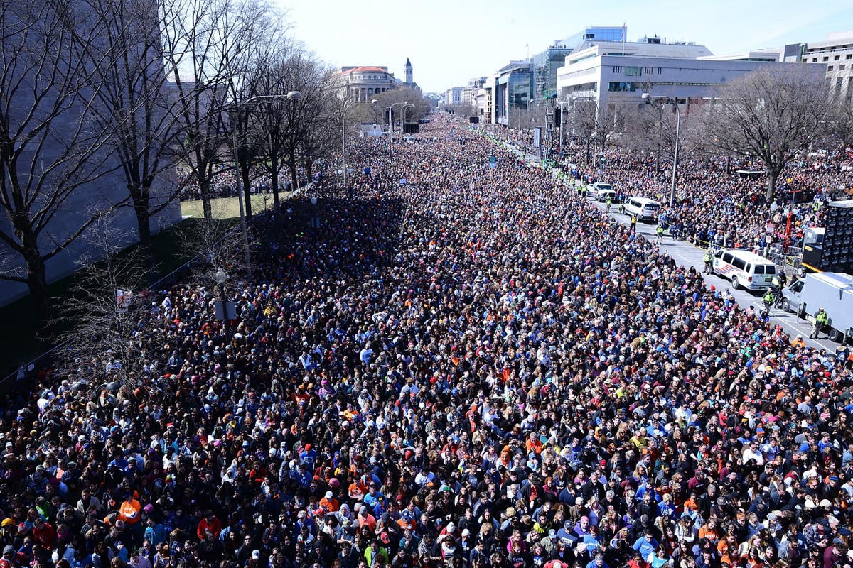 Thousands on March for Our Lives gun control rally sign up to vote for ...