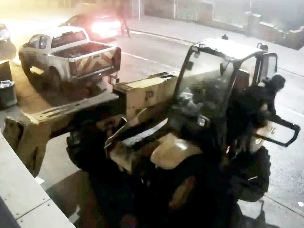 Burglars using JCB to raid cash machine smash police car windscreen ...